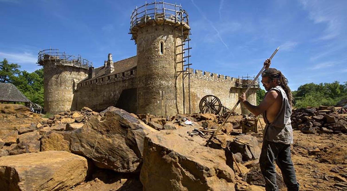 En Francia construyen un castillo medieval con las mismas técnicas y ...